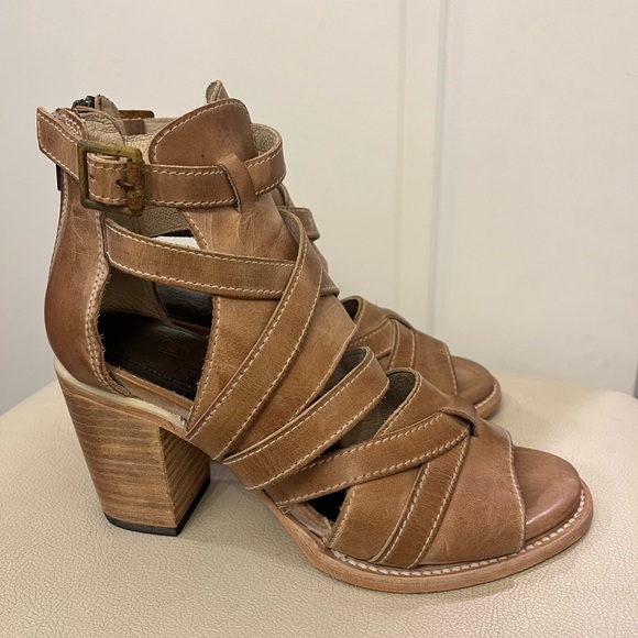 Freebird by Steven | Shoes | Freebird Claw Womens Tan Leather Block Heel Ankle Strap Sandals ...